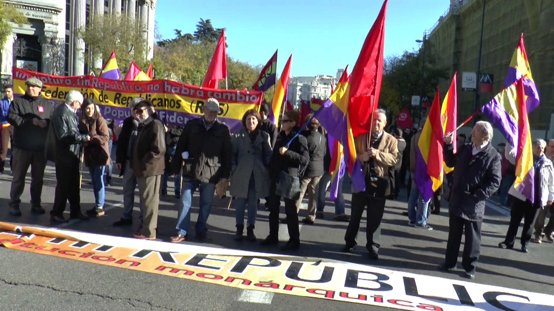 Miles de personas por la III República y contra el régimen monárquico ...