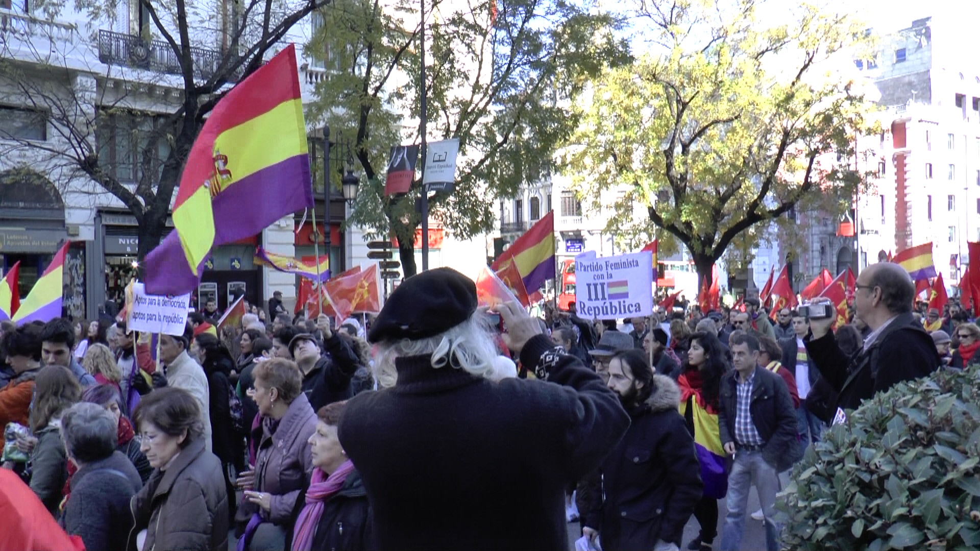 Miles de personas por la III República y contra el régimen monárquico ...